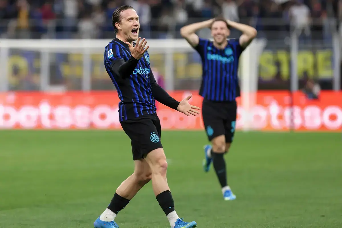 Piotr Zielinski's Record: Polish Midfield Magician Becomes First Polish ...